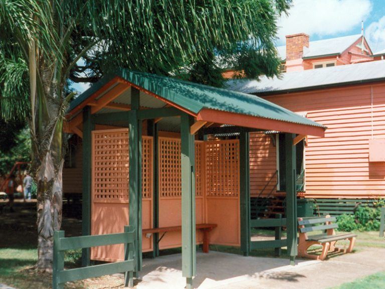 Bathurst Timber Bus Shelter - Landmark Products
